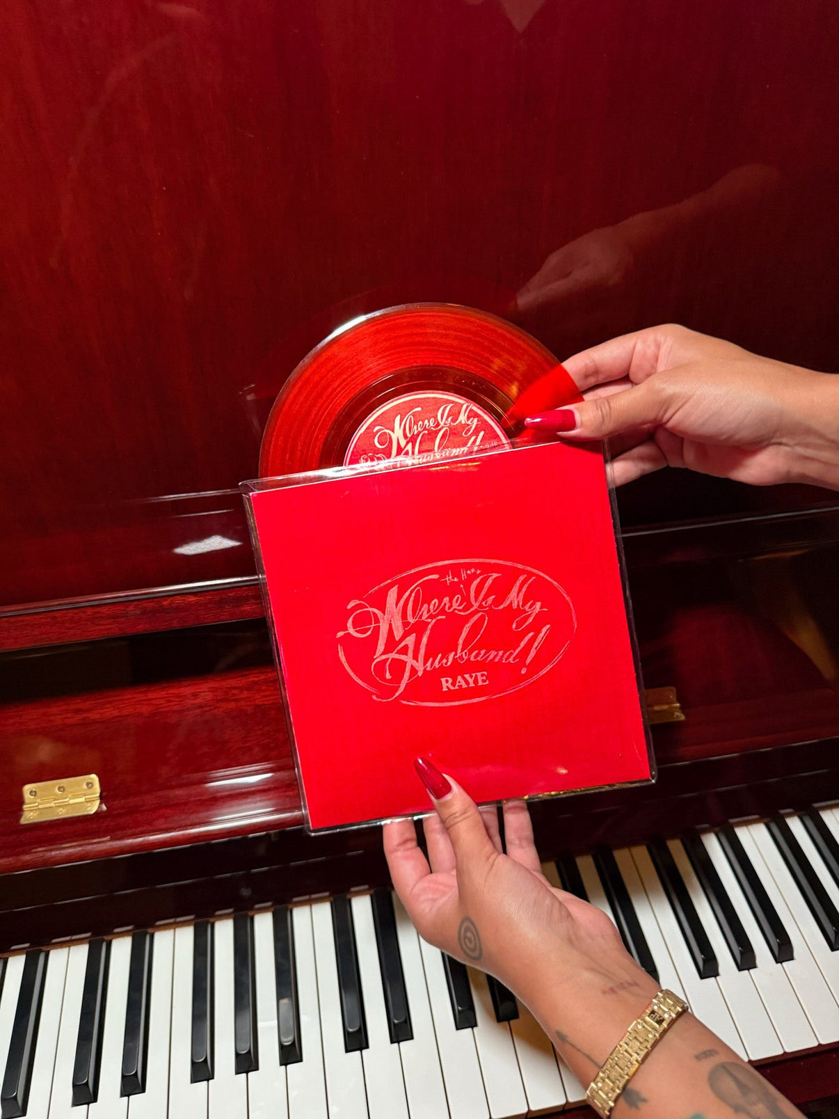 WHERE IS MY HUSBAND! 7” vinyl | Raye US | Official Store